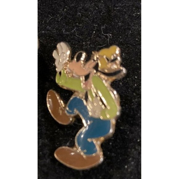 Disney | Accessories | Disneys Rare98s Goofy Having A Good Laugh Pin ...